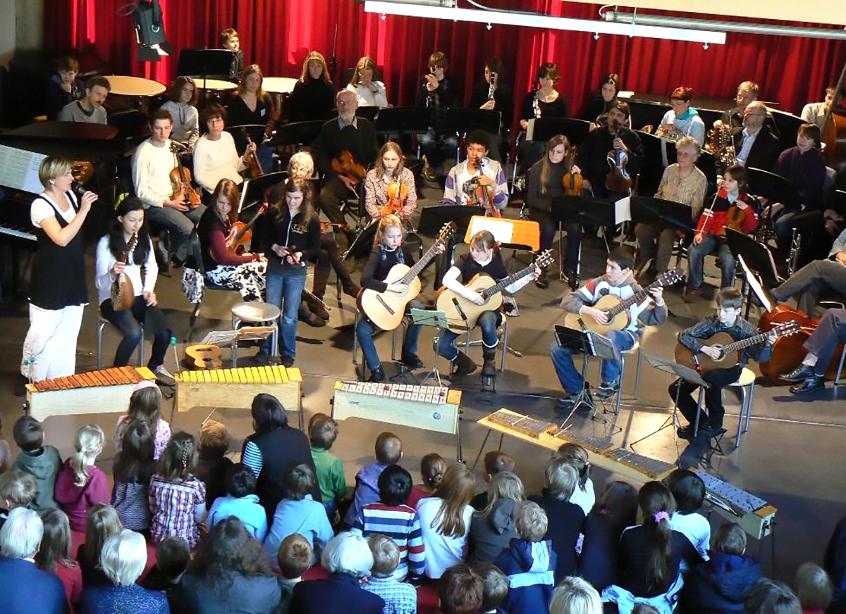 Wie klingt denn das? Wie spielt man das? Tag der Instrumente in der ...